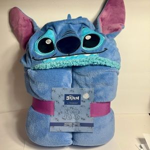 Primark | Bedding | Nwt Disney Primark Lilo And Stitch Hooded Throw ...